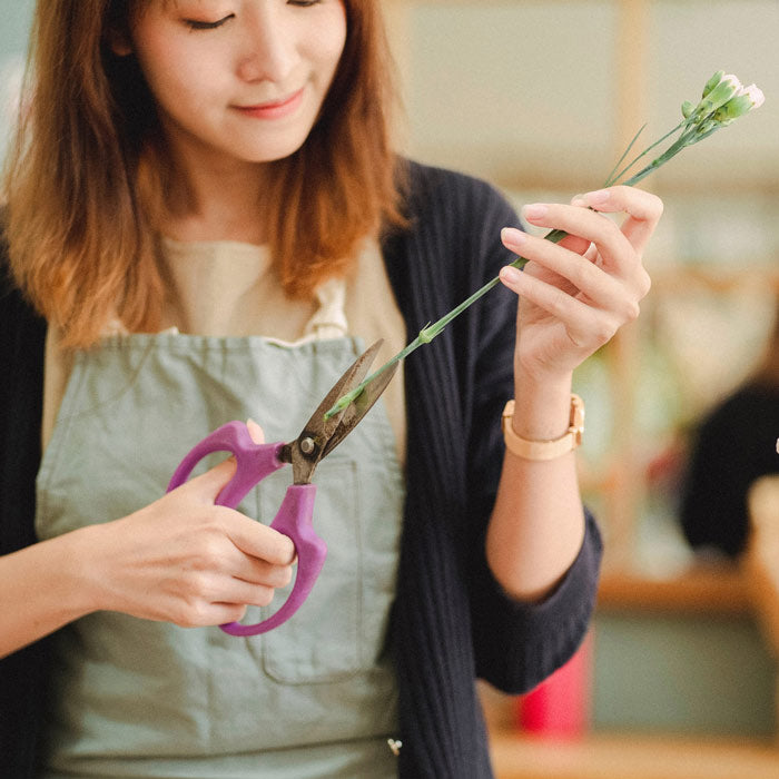 How To Cut Flowers | LOV Flowers – LÖV Flowers